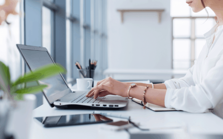 How To Sit At Your Desk Properly - Healthy Wealthy Skinny